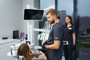 Чому вініри такі популярні: що треба знати про вініри?